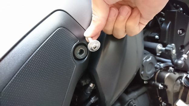 MT-07 USB電源を付けた | 徒然にくさぐさに